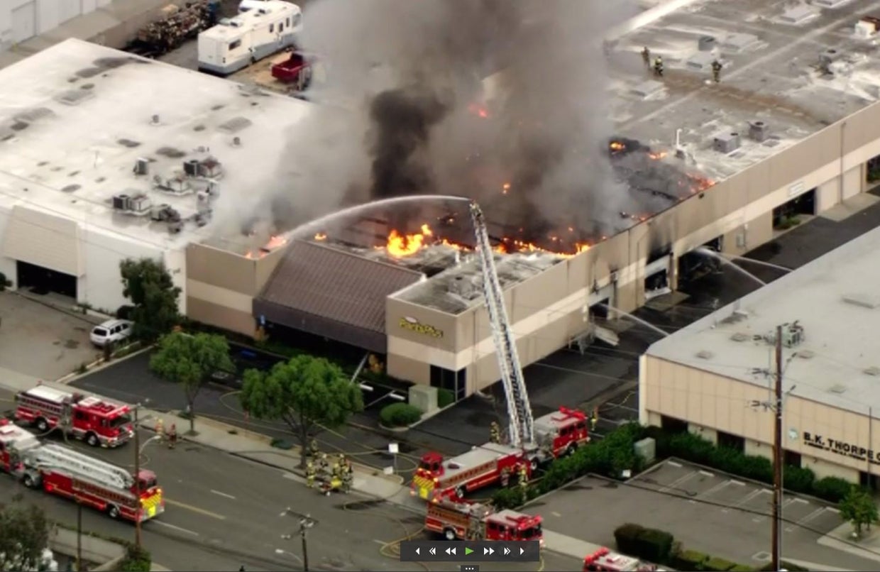 Firefighters combat Signal Hill commercial blaze - CBS Los Angeles