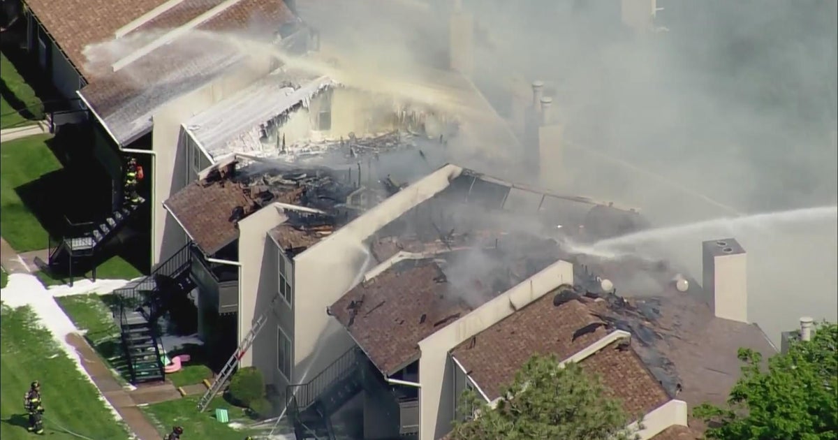 Flames, smoke seen coming from Glenn Oaks Condos in Centennial - CBS ...