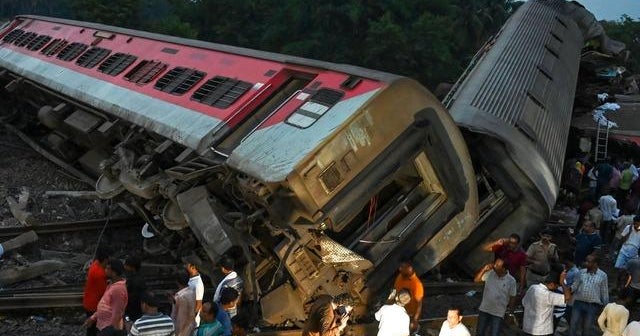 Families of India train crash victims demand answers - CBS News