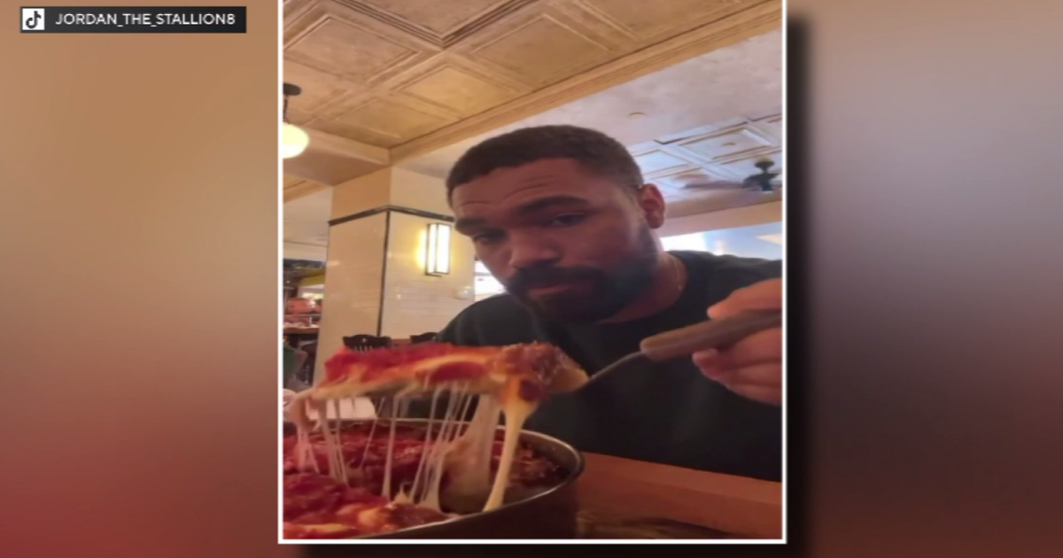 Social media star goes viral, learns Chicago's pizza is the best - CBS ...