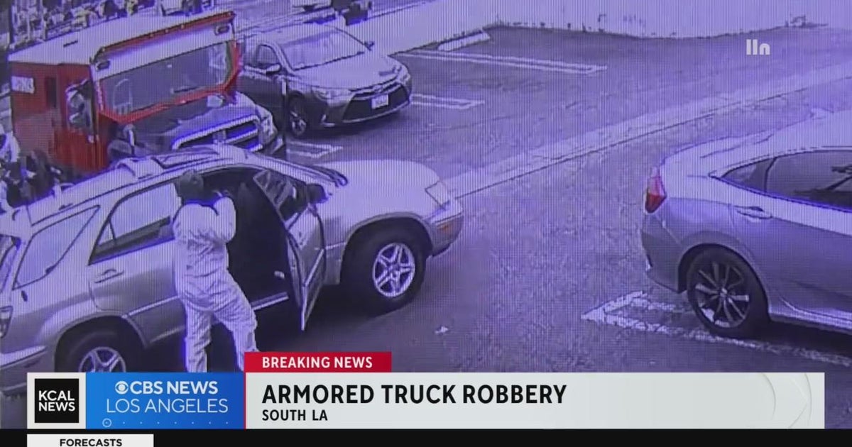 Armored truck robbery caught on camera in South Los Angeles - CBS Los Angeles