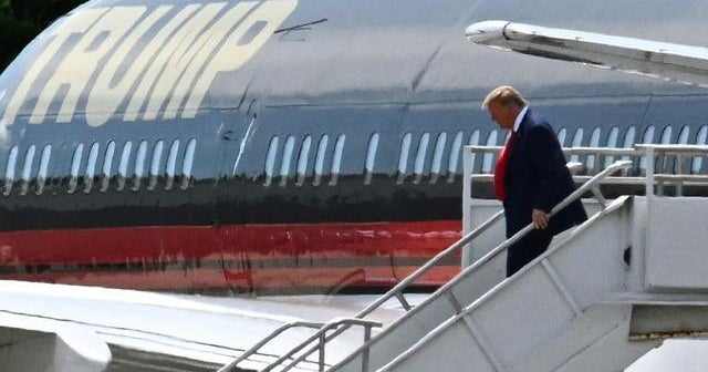 Trump lands in South Florida to face Tuesday arraignment - CBS News