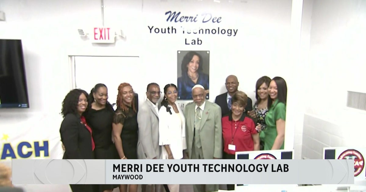 Chicago broadcast legend Merri Dee honored with youth technology lab - CBS Chicago