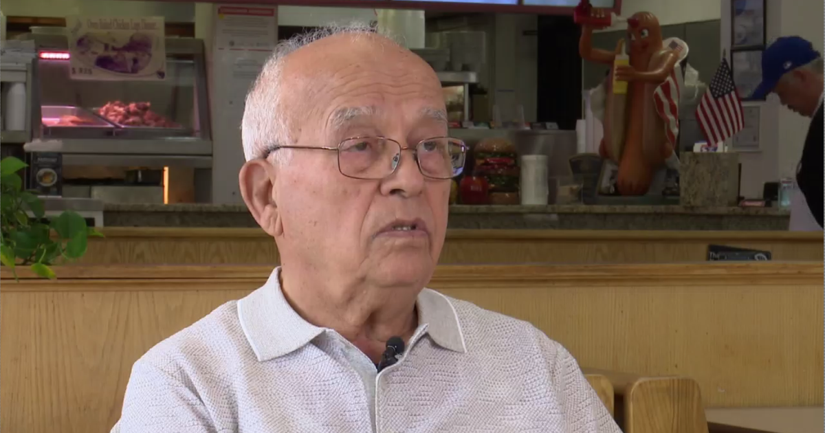 Man ripped off in check-washing; bank seemed to blame victim - CBS Chicago