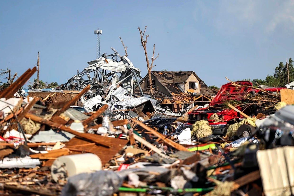 Deadly tornado rips through North Texas town, leaves "utter devastation ...