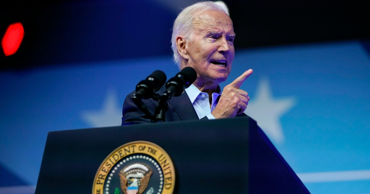Biden strikes economic populist tone during campaign rally before ...