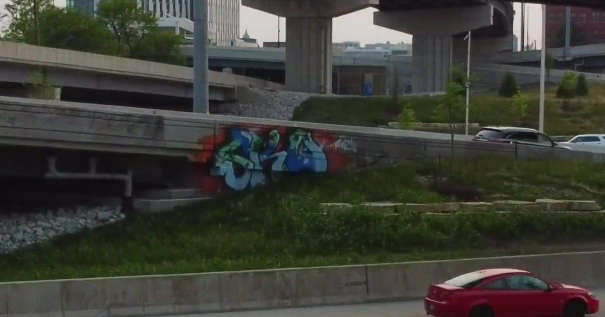 IDOT crews to begin overnight graffiti removal across Chicago ...