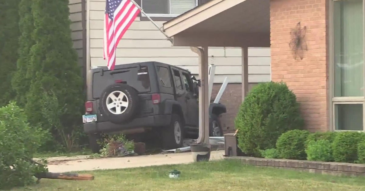 Jeep crashes into home in Niles - CBS Chicago