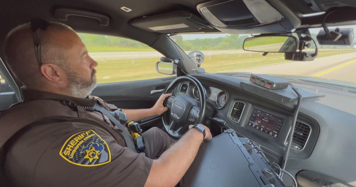 Michigan begins enforcement of new hands-free driving law - CBS Detroit