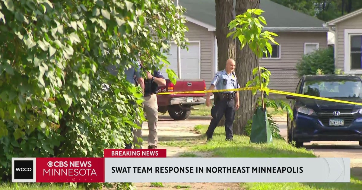 SWAT teams respond to situation in Minneapolis' Como Neighborhood - CBS ...