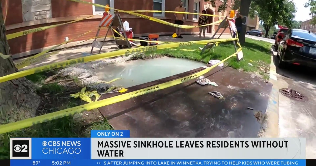 Massive sinkhole leaves condo residents without water - CBS Chicago