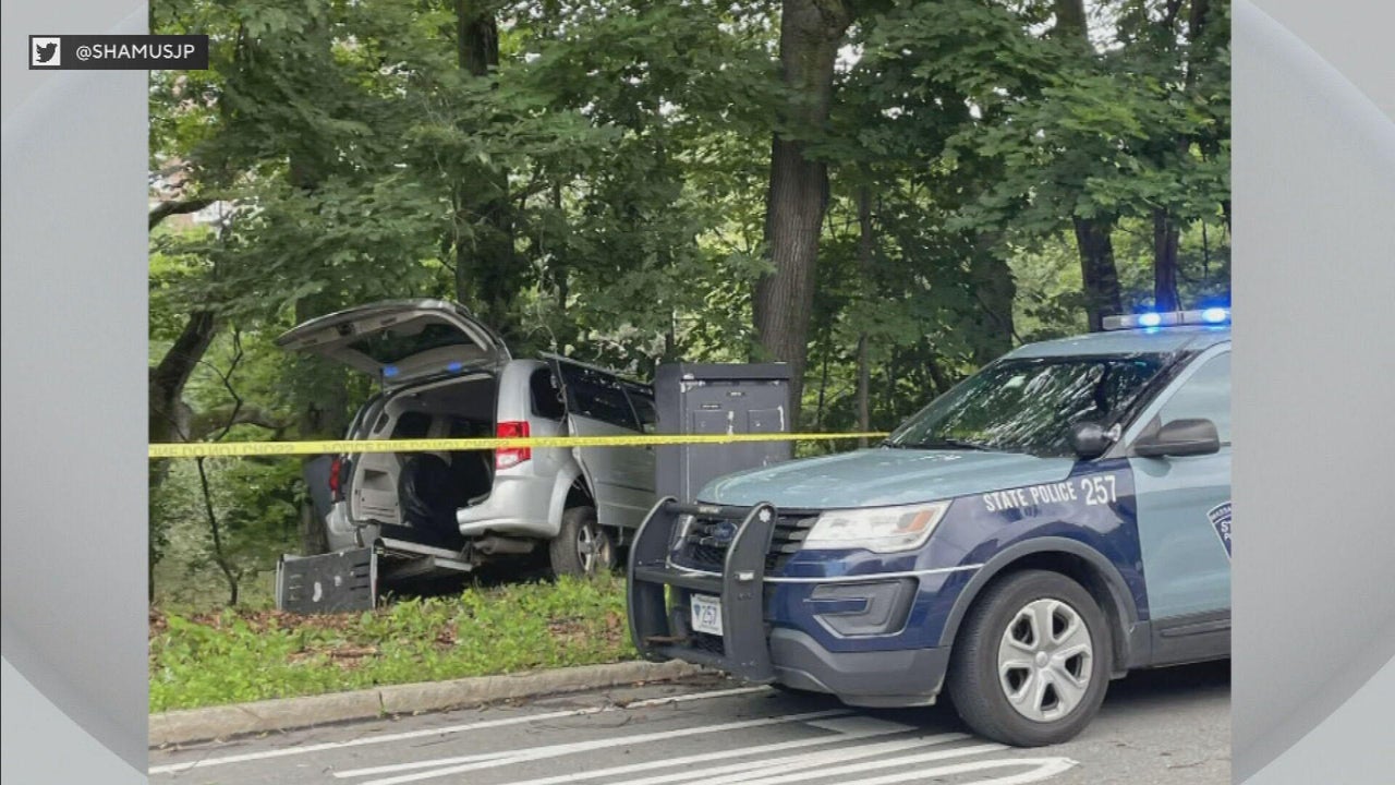 State Police Cruiser Hit, Trooper Injured On I-93 Overnight - CBS Boston