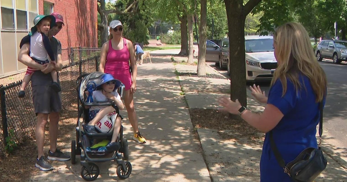 Recent robberies leaves Lincoln Park family on edge - CBS Chicago