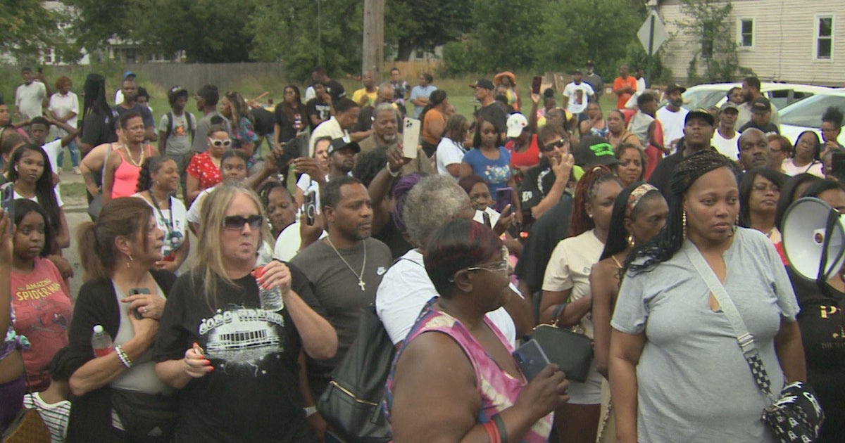 Detroit community hosts vigil for Wynter Smith - CBS Detroit