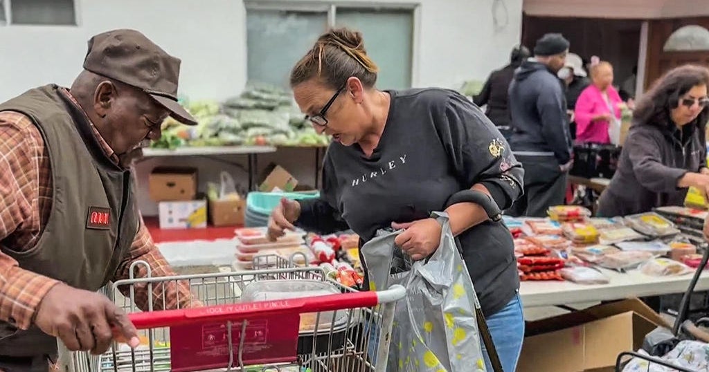 As pandemic-era funding sunsets, food insecurity is on the rise - CBS ...