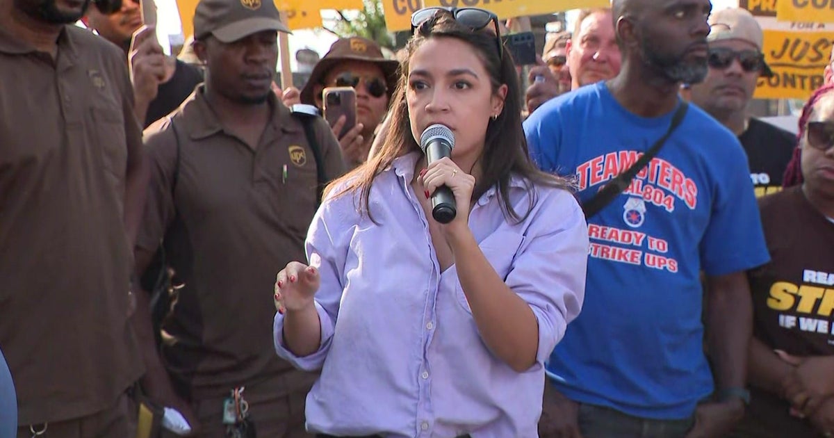 Rep. Alexandria Ocasio-Cortez joins UPS workers' practice picket line ...