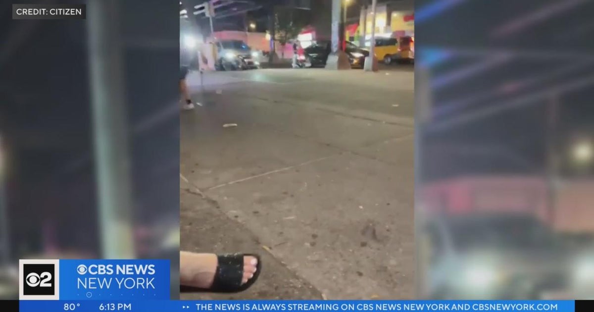 NYPD searching for suspect in deadly Bronx stabbing - CBS New York
