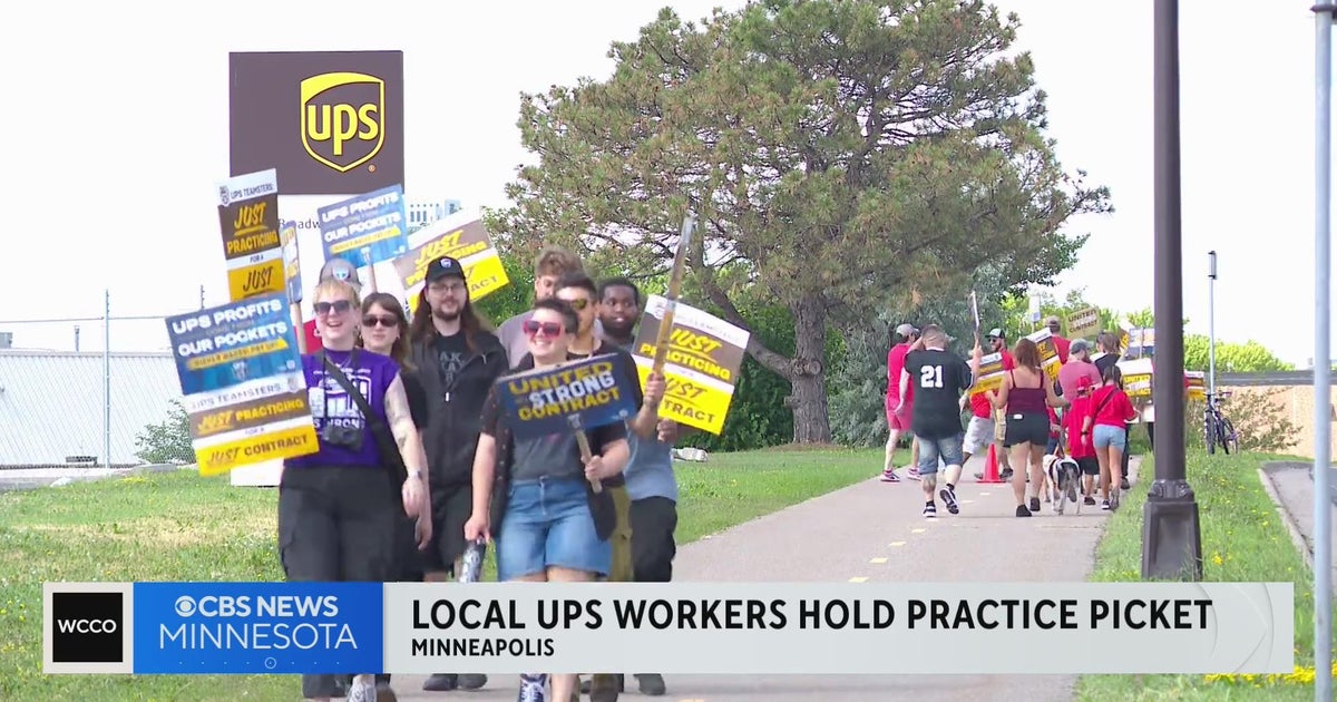Twin Cities UPS workers hold practice picket - CBS Minnesota
