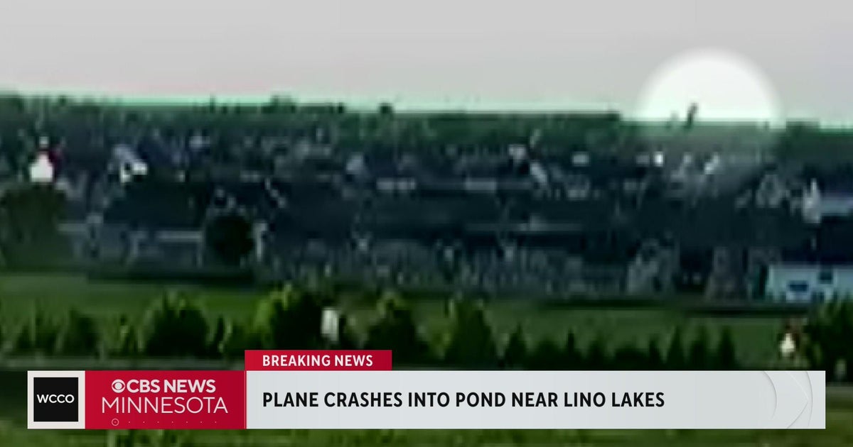 Plane crashes into pond near Lino Lakes - CBS Minnesota
