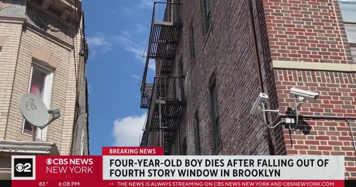 Child falls to death from Brooklyn window - CBS New York