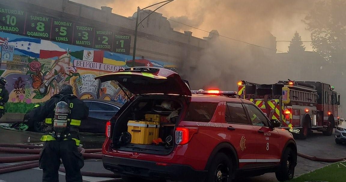 Fire crews battle blaze at Chicago dollar store - CBS Chicago