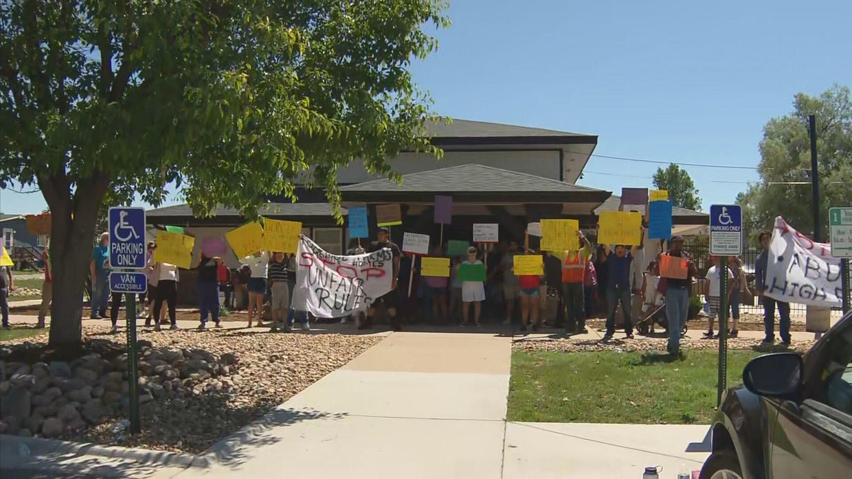 Judge tosses violations against Colorado mobile home park owner - CBS ...