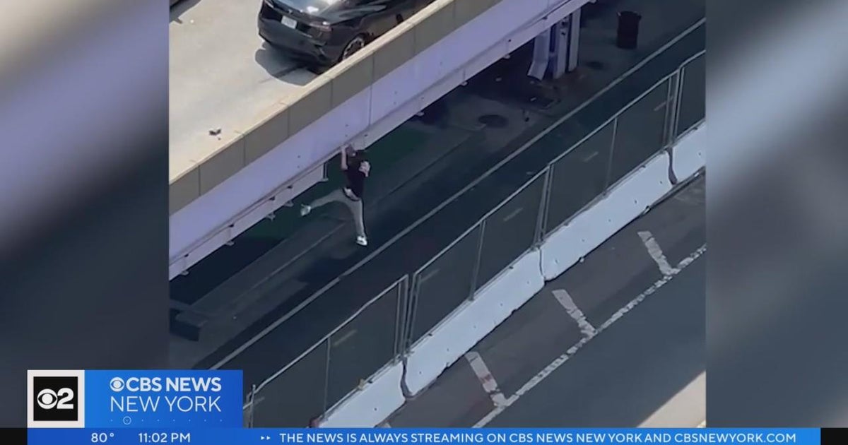 Man accused of stabbing Lyft driver on FDR taken into custody - CBS New ...