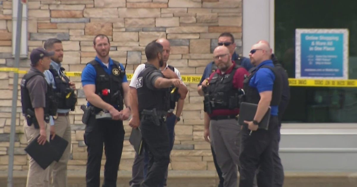 Woman killed, man in custody after Evergreen Park shooting - CBS Chicago