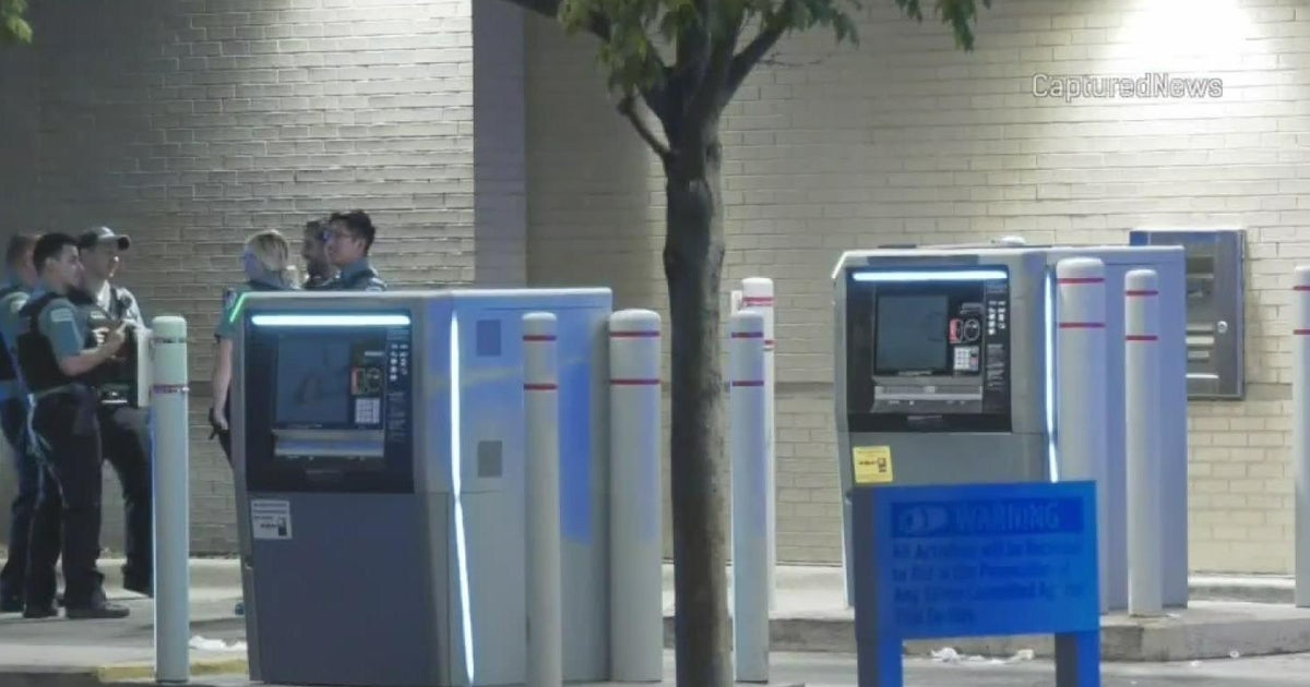 Robbers shoot man outside Chatham bank - CBS Chicago