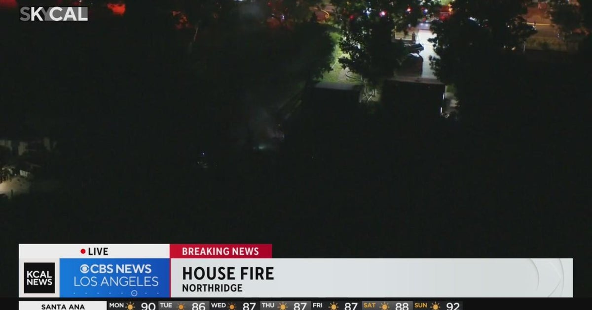 Firefighters respond to house fire in Northridge - CBS Los Angeles
