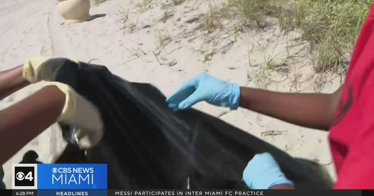 Summercampers and Miramar police participate in beach clean-up - CBS Miami
