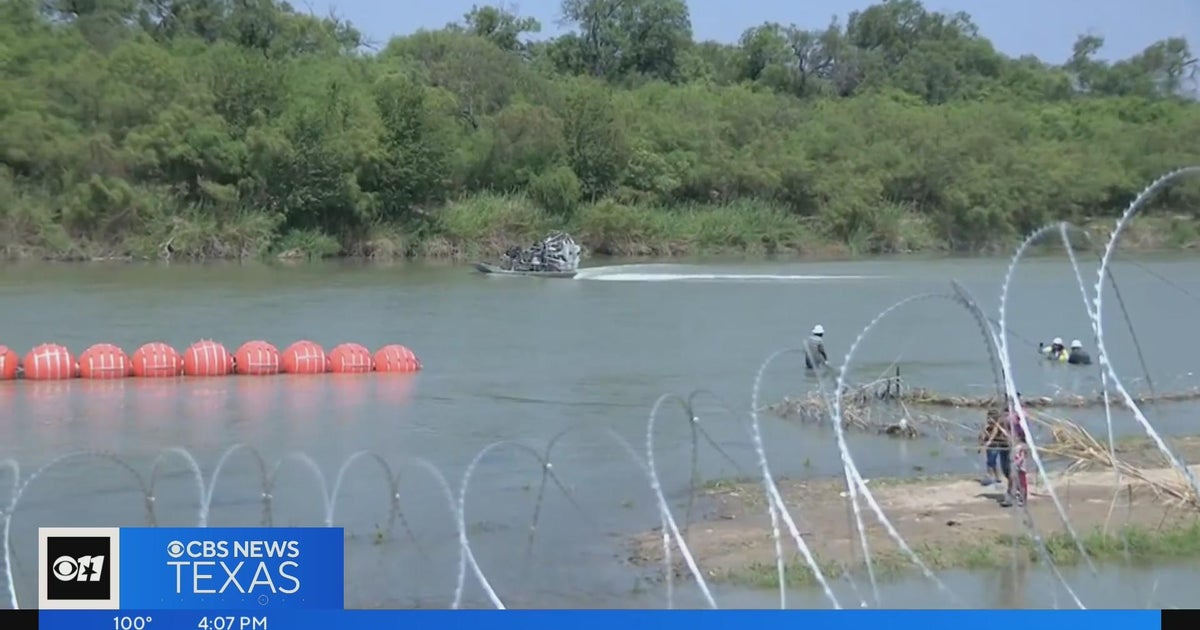 Federal leaders call for removal of Texas' floating border wall - CBS Texas