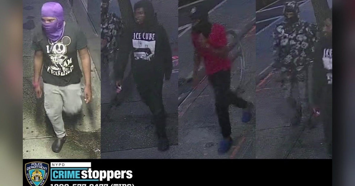 Police: Group wanted for robbing 2 people in Manhattan - CBS New York