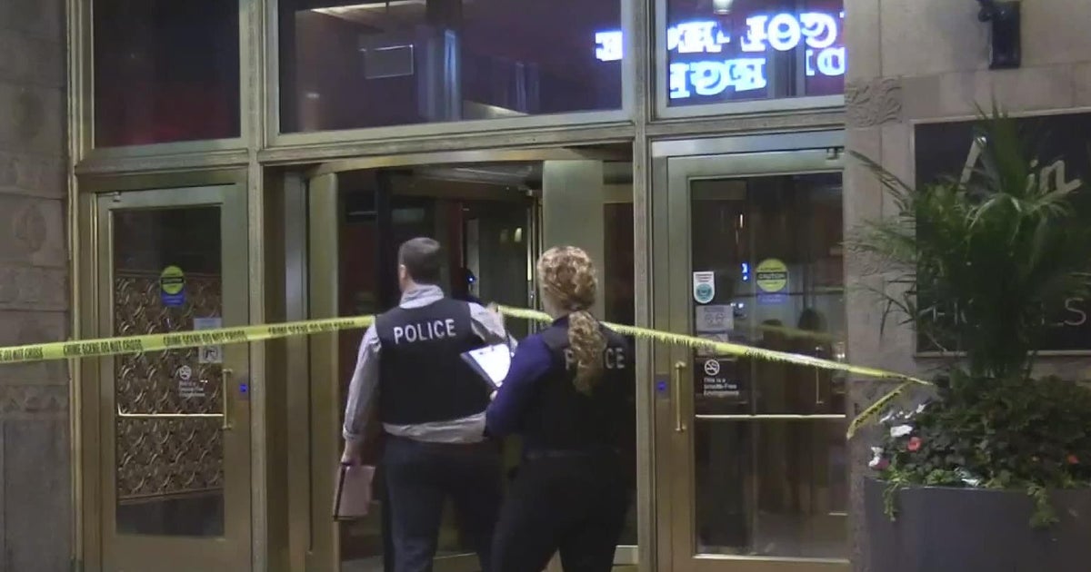 Man killed in Chicago Loop shooting - CBS Chicago