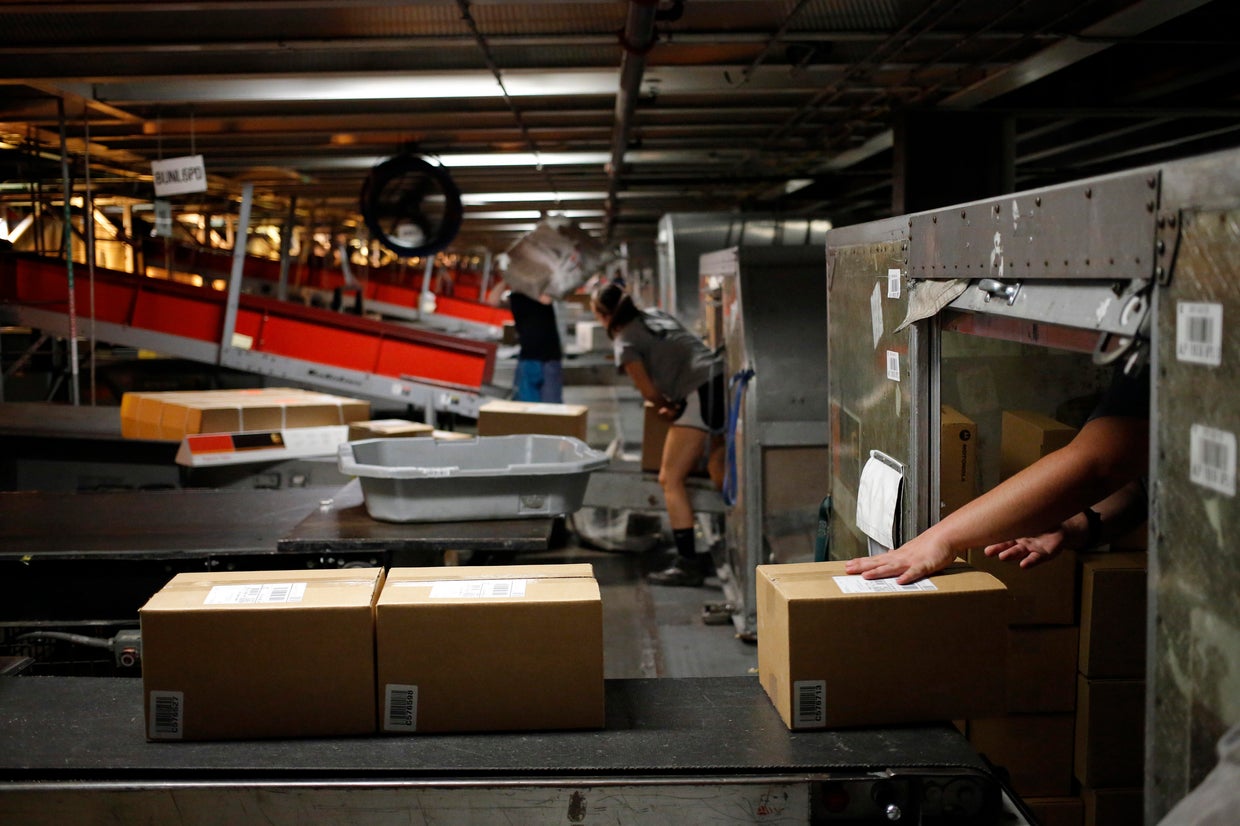 Some part-time UPS workers say "historic" contract falls short - CBS News