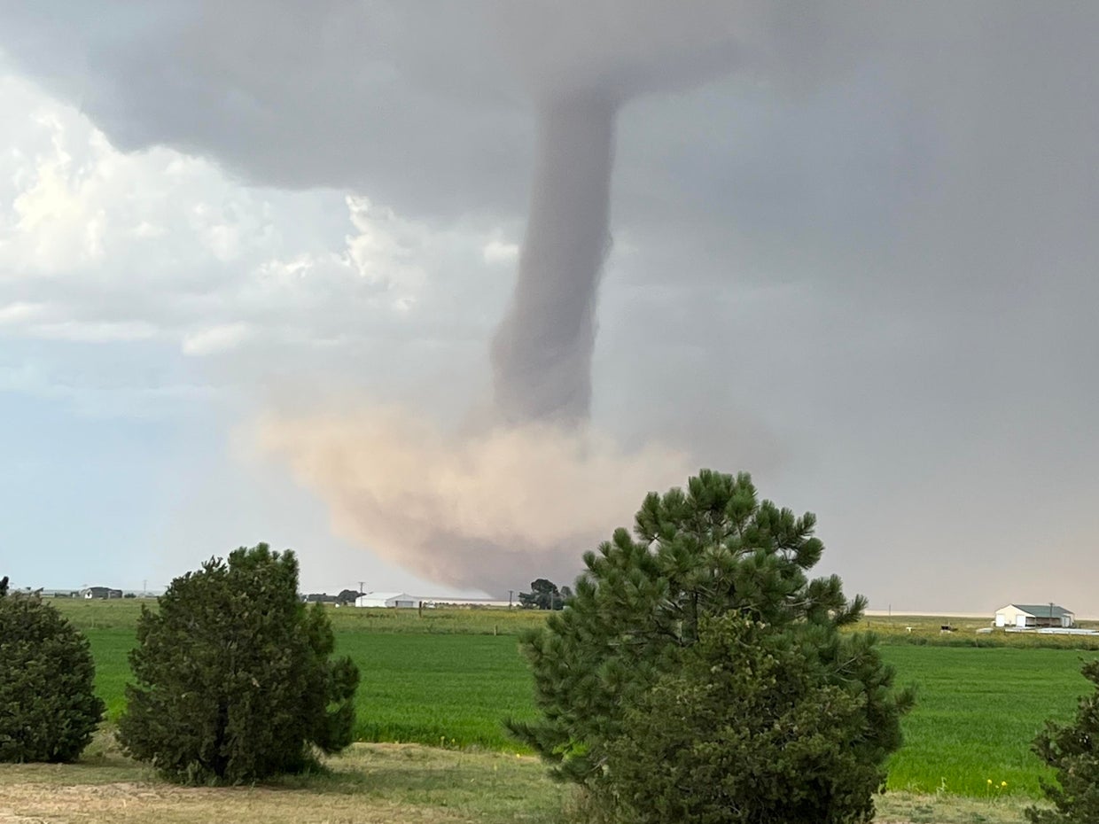 Tornado briefly touches down in Adams County, no damage reported - CBS Colorado