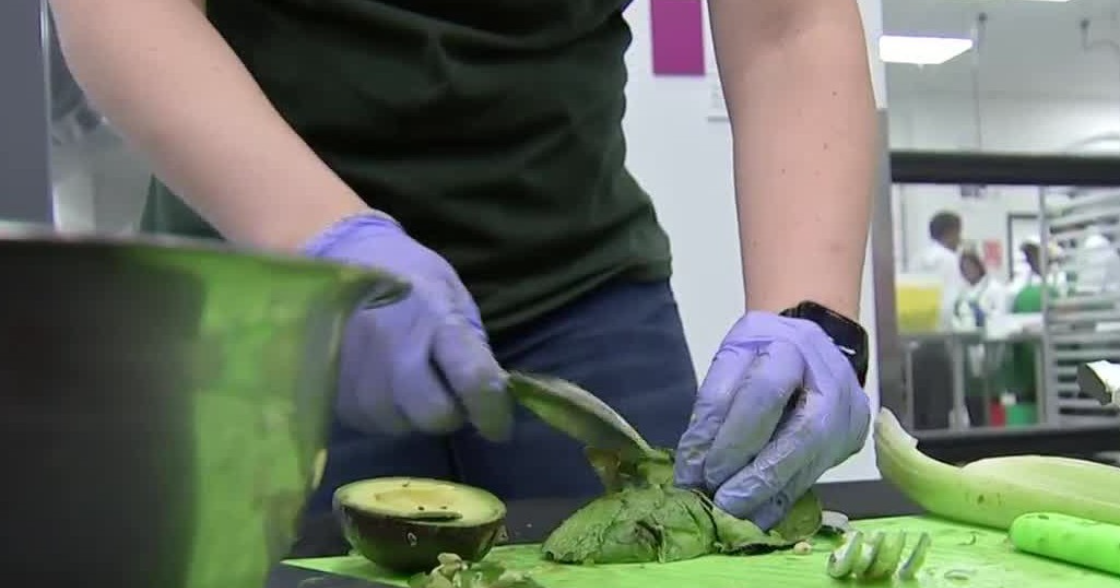 Contestants crush it at the "Top Guac" competition - CBS Philadelphia
