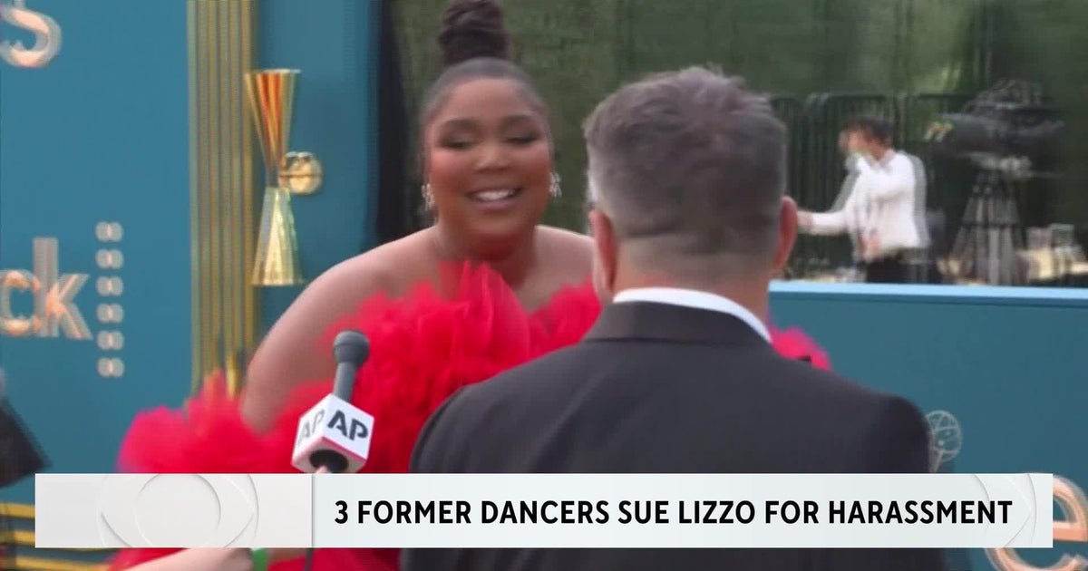 Former dancers for Lizzo sue her for harassment - CBS Minnesota