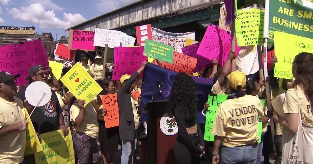 Queens street vendors say they're being unfairly targeted by city - CBS ...