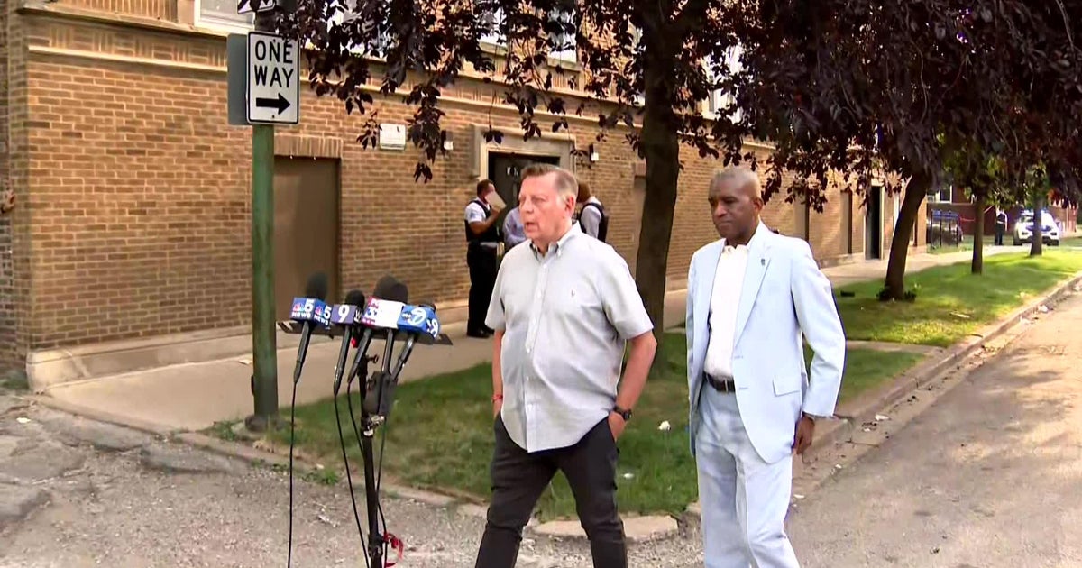 Rev. Michael Pfleger, Ald. David Moore on shooting that killed mom ...