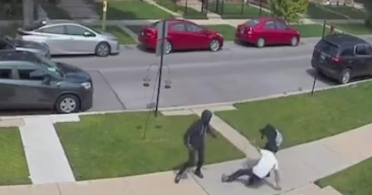 Armed robberies caught on camera rattle longtime Northwest Side ...