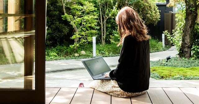 U.S. workforce shifting priorities to living more, working less - CBS News