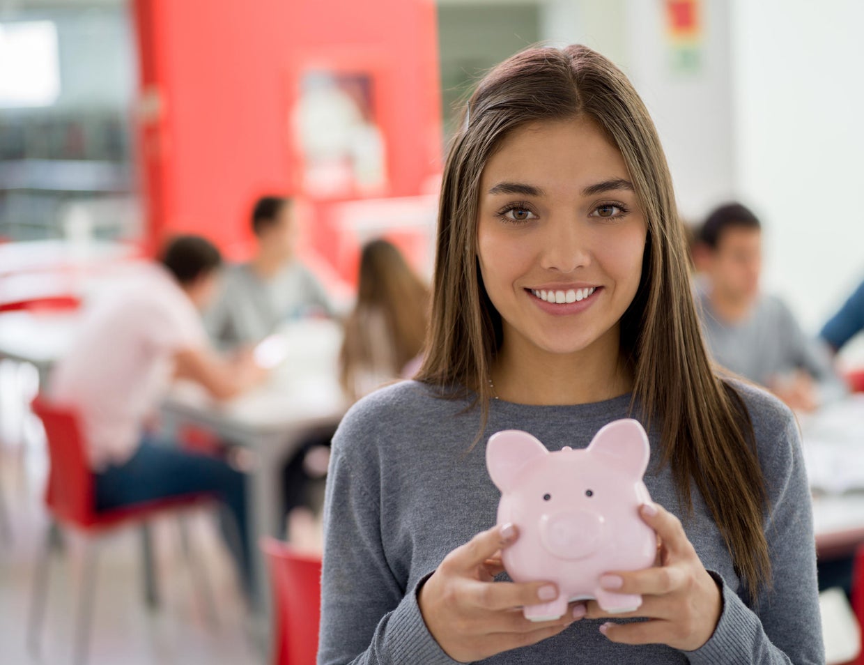 When it makes sense to apply for a private student loan - CBS News