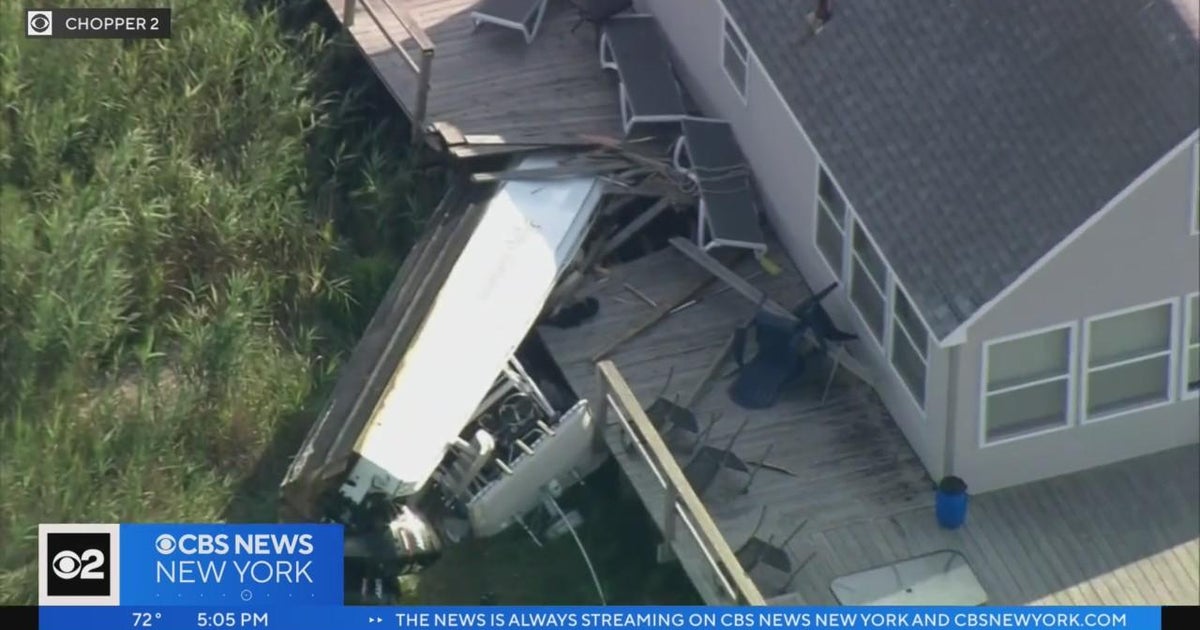 1 dead after fishing boat crashes into West Fire Island home - CBS New York