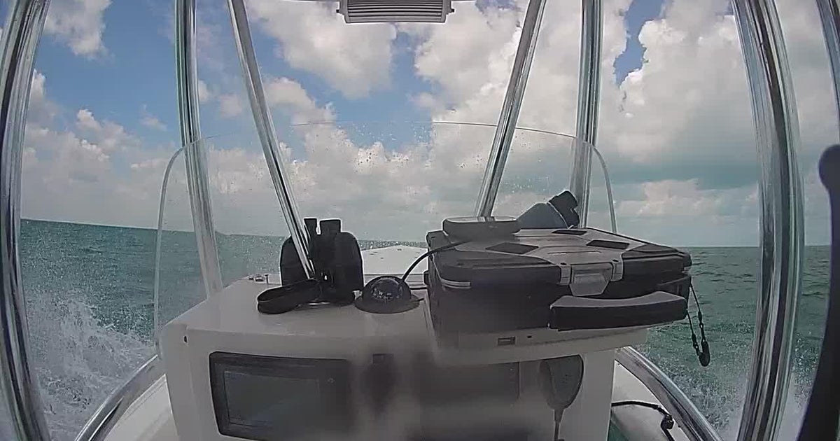 Pilot Rescued After Plane Crashes Into Water Near The Keys Cbs Miami