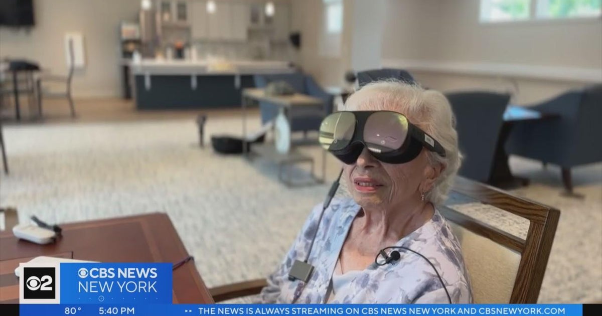 MyndVR offers seniors at LI nursing center a new way to see the world ...