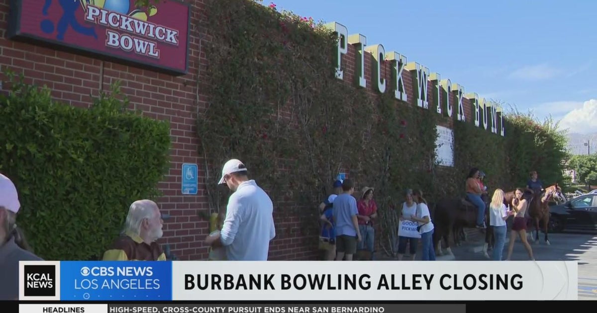 Beloved Pickwick Bowl reaches its final frame - CBS Los Angeles