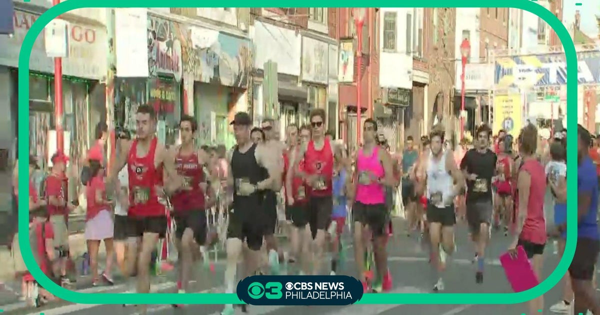 Runners hit the pavement in the Philly 10k early Sunday morning - CBS ...