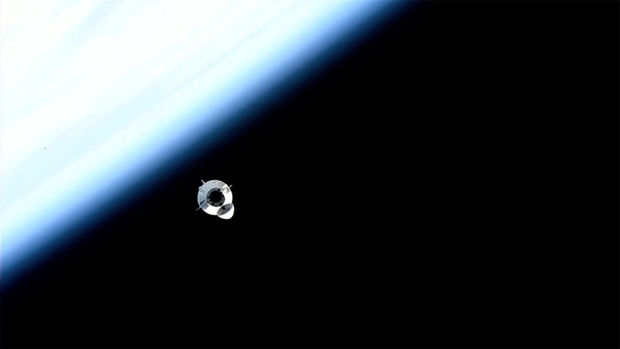 SpaceX Crew Dragon ferries 3-man, 1-woman crew to international space ...