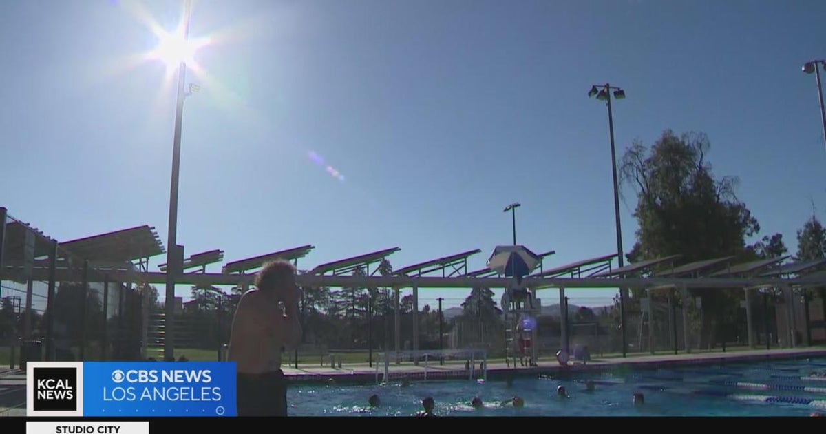 San Fernando Valley copes with sweltering weather - CBS Los Angeles